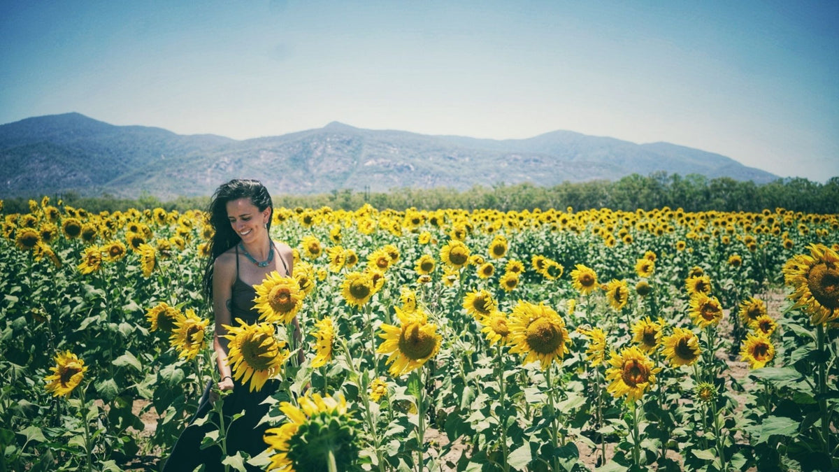 Artist Feature: Eleonora Tomassi – Yoloha Yoga